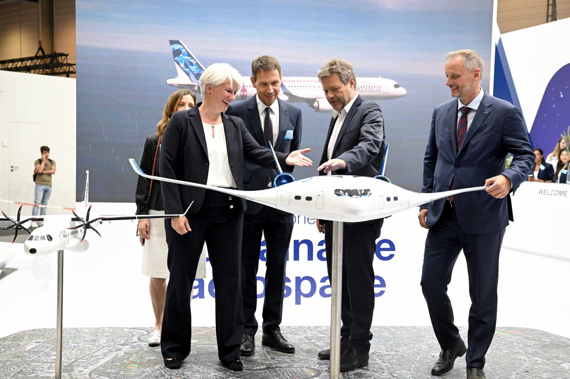 Airbus-Technikchefin Sabine Klauke | klimaneutral fliegen