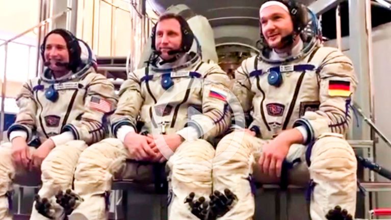 Astro-Alex: Fußball-Wette im All